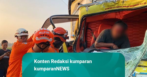 2 Truk Adu Banteng Di Kulon Progo 3 Orang Sempat Terjepit
